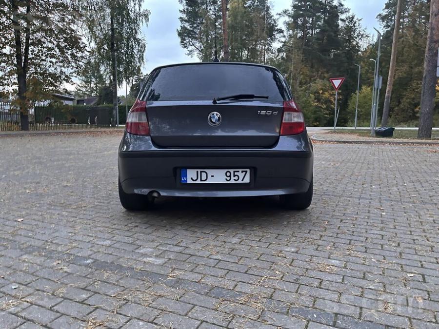 Grey BMW 118 2005 in Ogre, with an engine capacity of 2.00 L and mileage of 330 thousand km for 2990 €, photo 5 on AUTOMOTO.COM.LV