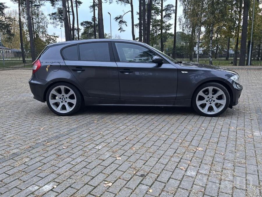 Grey BMW 118 2005 in Ogre, with an engine capacity of 2.00 L and mileage of 330 thousand km for 2990 €, photo 7 on AUTOMOTO.COM.LV