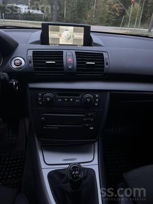 Grey BMW 118 2005 in Ogre, with an engine capacity of 2.00 L and mileage of 330 thousand km for 2990 €, photo 10 on AUTOMOTO.COM.LV