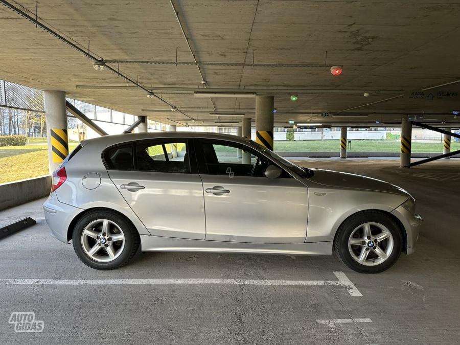 Grey BMW 118 2006 in Vilnius, with an engine capacity of 2.00 L and mileage of 311 thousand km for 2390 €, photo 8 on AUTOMOTO.COM.LV
