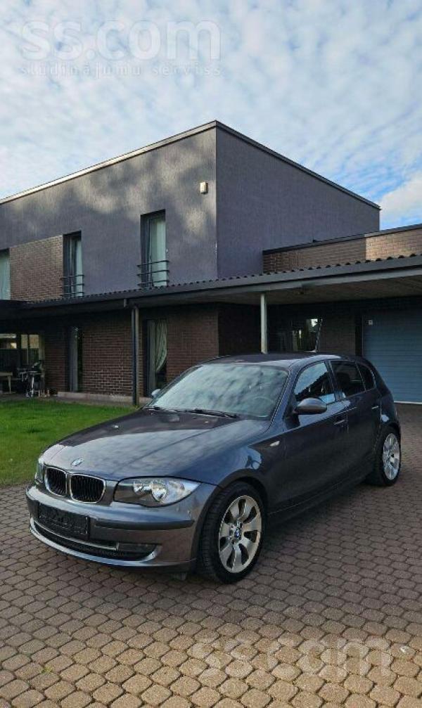 Grey BMW 118 2006 in Valmiera, with an engine capacity of 2.00 L and mileage of 388 thousand km for 4750 €, photo 1 on AUTOMOTO.COM.LV