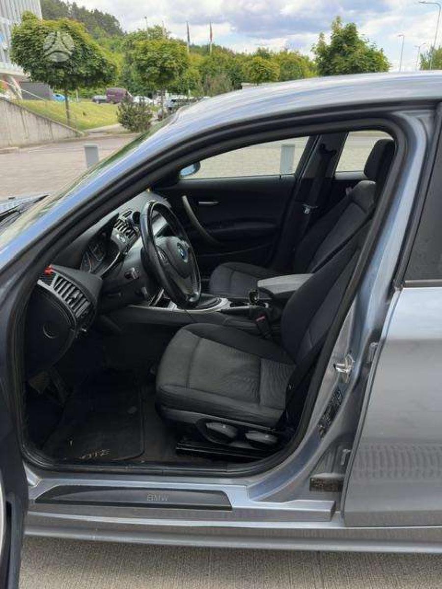 Pelēks BMW 118 2006 Viļņa, ar dzinēja tilpumu 2.00 L un nobraukumu 225 tūkst. km par 2700 €, foto 8 vietnē AUTOMOTO.COM.LV