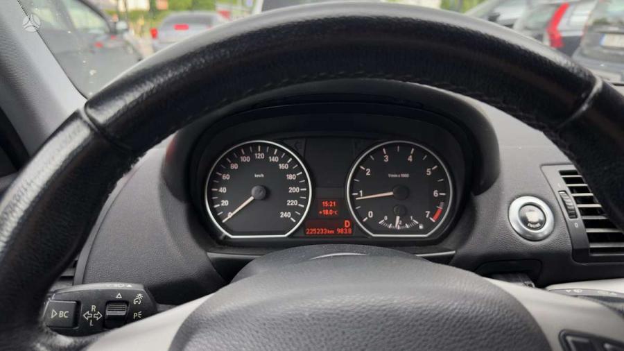 Pelēks BMW 118 2006 Viļņa, ar dzinēja tilpumu 2.00 L un nobraukumu 225 tūkst. km par 2700 €, foto 15 vietnē AUTOMOTO.COM.LV