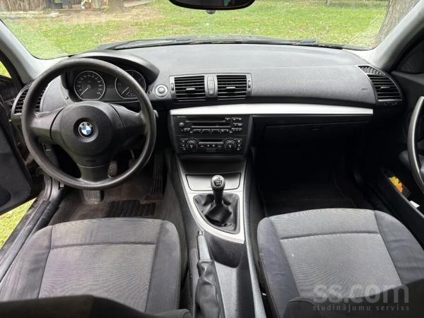 Grey BMW 118 2006 in Ogre, with an engine capacity of 2.00 L and mileage of 212 thousand km for 2000 €, photo 5 on AUTOMOTO.COM.LV