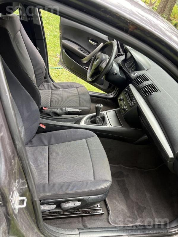 Grey BMW 118 2006 in Ogre, with an engine capacity of 2.00 L and mileage of 212 thousand km for 2000 €, photo 7 on AUTOMOTO.COM.LV