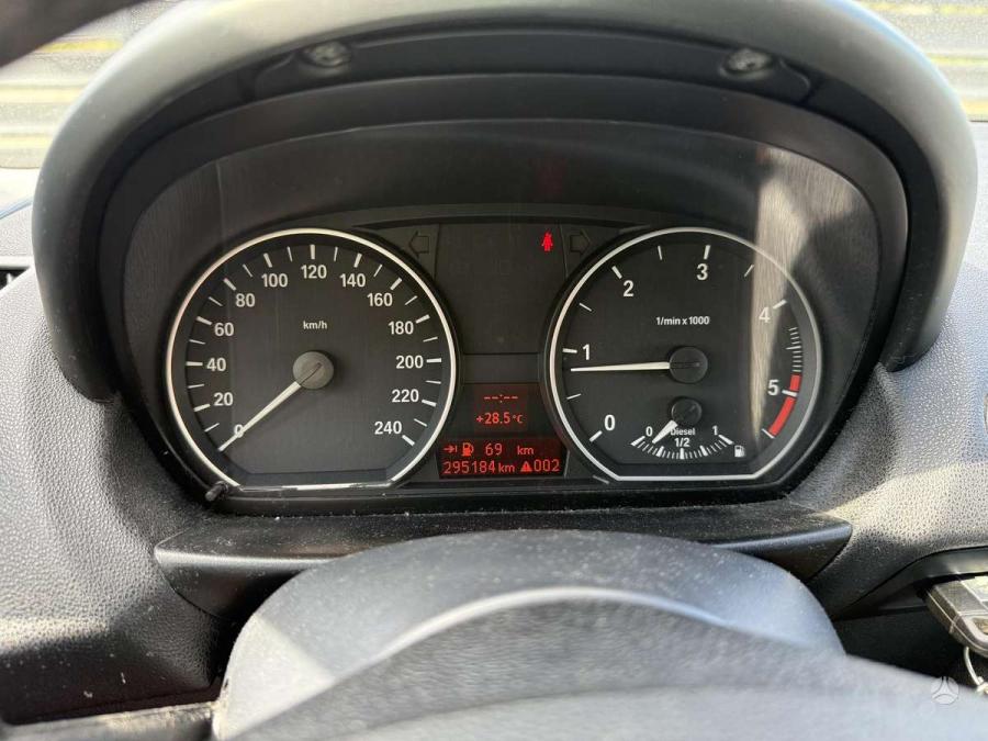 Pelēks BMW 118 2006 Ukmergė, ar dzinēja tilpumu 2.00 L un nobraukumu 295 tūkst. km par 2200 €, foto 11 vietnē AUTOMOTO.COM.LV