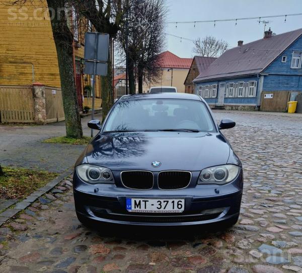 Grey BMW 118 2007 in Jelgava, with an engine capacity of 2.00 L and mileage of 300 thousand km for 3350 €, photo 1 on AUTOMOTO.COM.LV