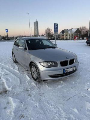 Pelēks BMW 118 2007 Klaipėda, ar dzinēja tilpumu 2.00 L un nobraukumu 294 tūkst. km par 1600 €, foto  vietnē AUTOMOTO.COM.LV