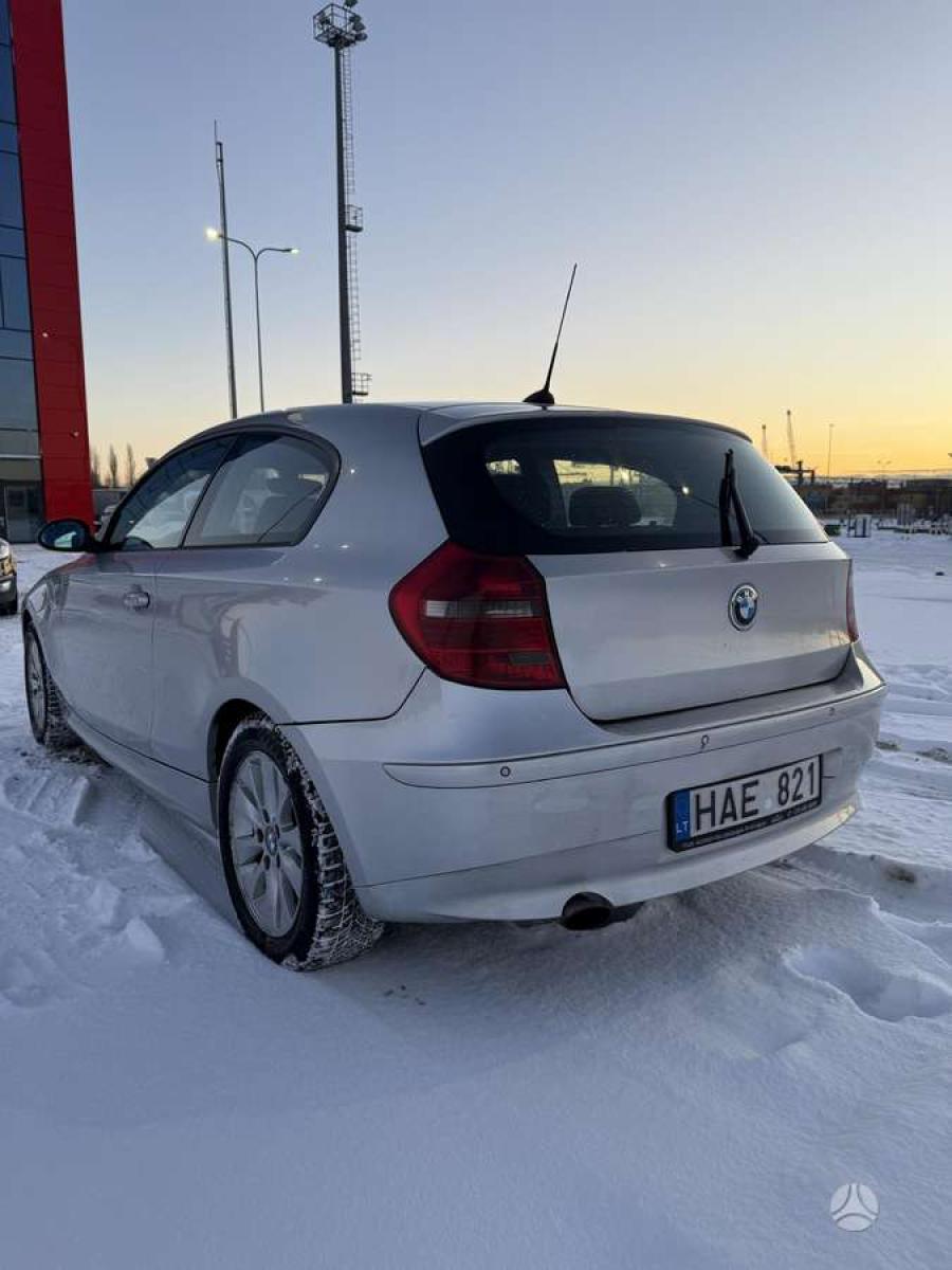 Grey BMW 118 2007 in Klaipeda, with an engine capacity of 2.00 L and mileage of 294 thousand km for 1600 €, photo 8 on AUTOMOTO.COM.LV