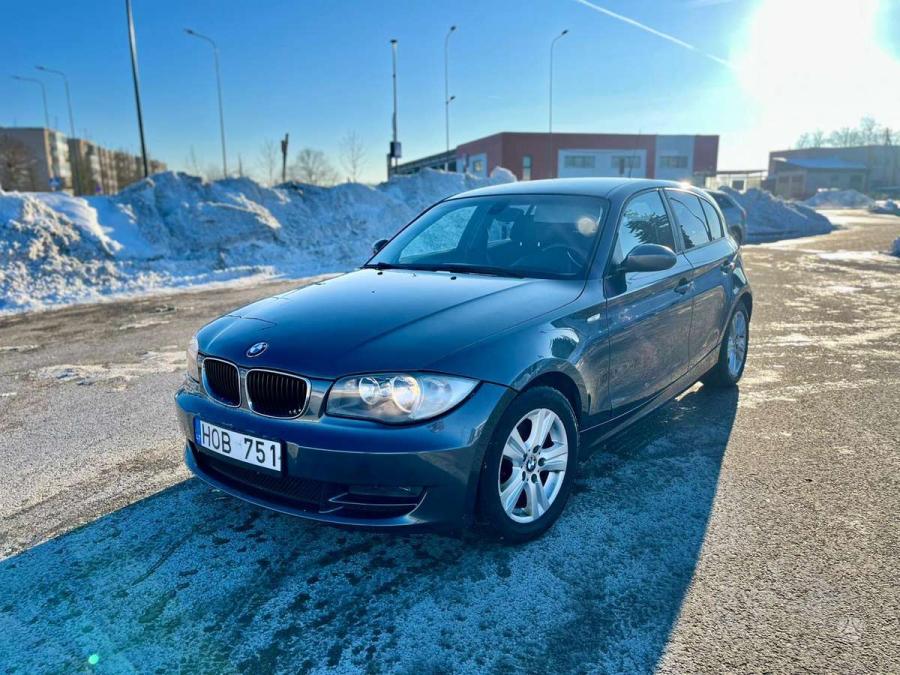 Grey BMW 118 2007 in Ukmerge, with an engine capacity of 2.00 L and mileage of 260 thousand km for 2499 €, photo 1 on AUTOMOTO.COM.LV