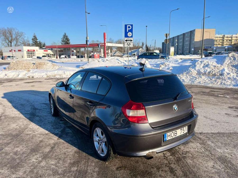 Grey BMW 118 2007 in Ukmerge, with an engine capacity of 2.00 L and mileage of 260 thousand km for 2499 €, photo 3 on AUTOMOTO.COM.LV