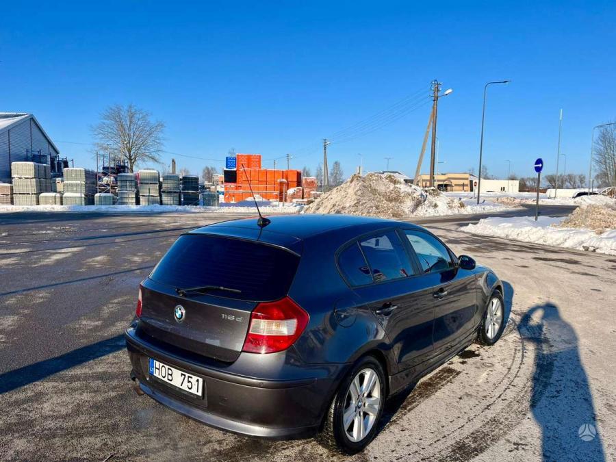 Grey BMW 118 2007 in Ukmerge, with an engine capacity of 2.00 L and mileage of 260 thousand km for 2499 €, photo 4 on AUTOMOTO.COM.LV