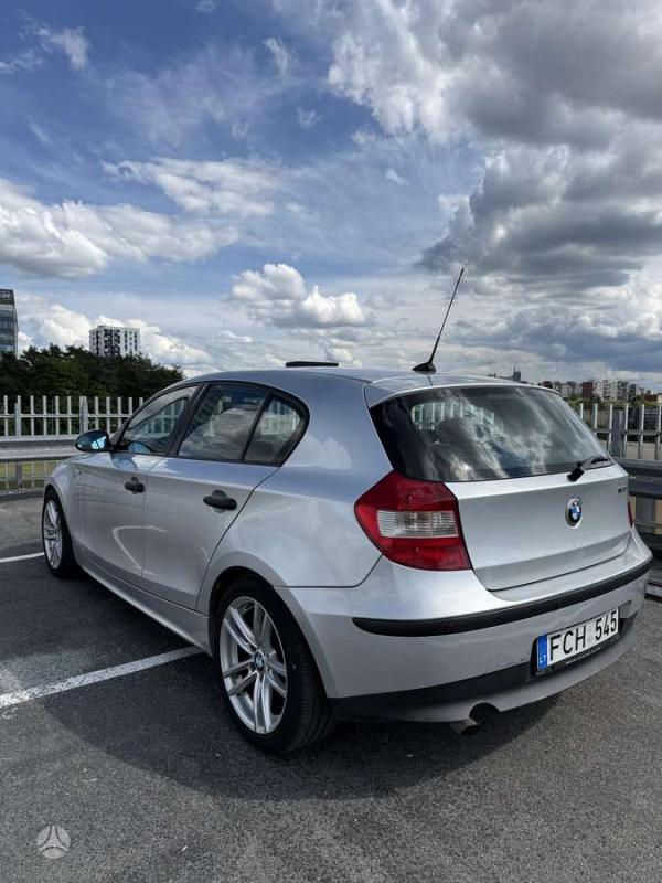 Pelēks BMW 118 2007 Viļņa, ar dzinēja tilpumu 2.00 L un nobraukumu 178 tūkst. km par 2670 €, foto 3 vietnē AUTOMOTO.COM.LV