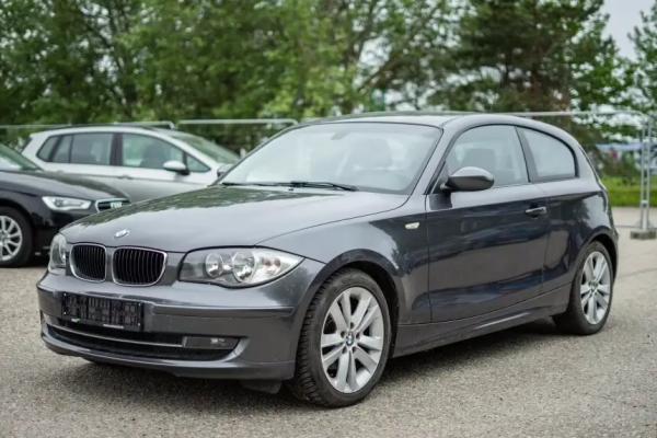 Grey BMW 118 2007 in Liepaja, with an engine capacity of 2.00 L and mileage of 171 thousand km for 5850 €, photo 1 on AUTOMOTO.COM.LV
