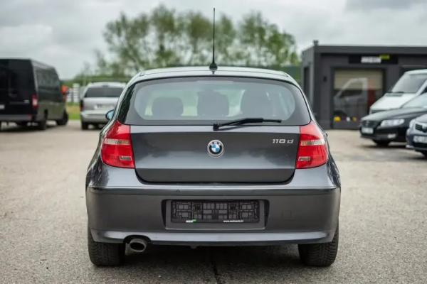 Grey BMW 118 2007 in Liepaja, with an engine capacity of 2.00 L and mileage of 171 thousand km for 5850 €, photo 3 on AUTOMOTO.COM.LV