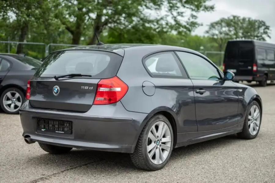 Pelēks BMW 118 2007 Liepāja, ar dzinēja tilpumu 2.00 L un nobraukumu 171 tūkst. km par 5850 €, foto 5 vietnē AUTOMOTO.COM.LV