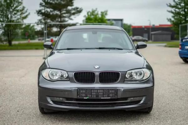 Grey BMW 118 2007 in Liepaja, with an engine capacity of 2.00 L and mileage of 171 thousand km for 5850 €, photo 6 on AUTOMOTO.COM.LV