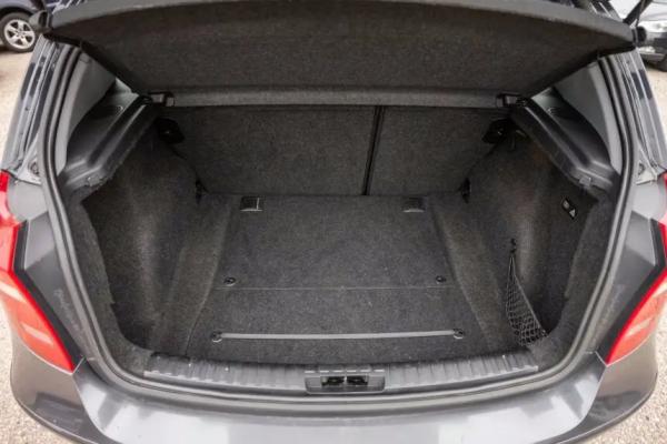 Grey BMW 118 2007 in Liepaja, with an engine capacity of 2.00 L and mileage of 171 thousand km for 5850 €, photo 10 on AUTOMOTO.COM.LV