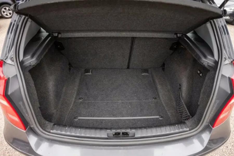 Pelēks BMW 118 2007 Liepāja, ar dzinēja tilpumu 2.00 L un nobraukumu 171 tūkst. km par 5850 €, foto 11 vietnē AUTOMOTO.COM.LV