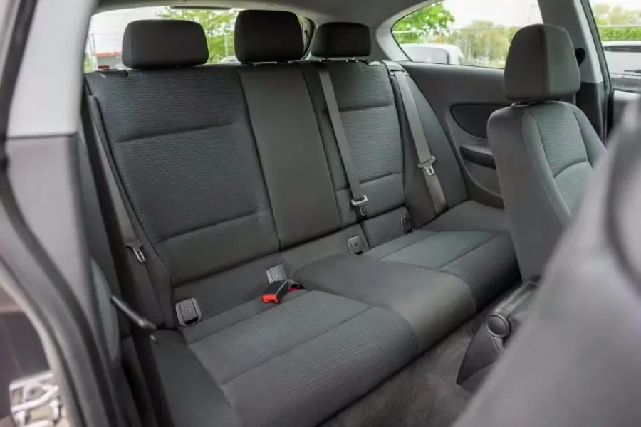 Pelēks BMW 118 2007 Liepāja, ar dzinēja tilpumu 2.00 L un nobraukumu 171 tūkst. km par 5850 €, foto 12 vietnē AUTOMOTO.COM.LV