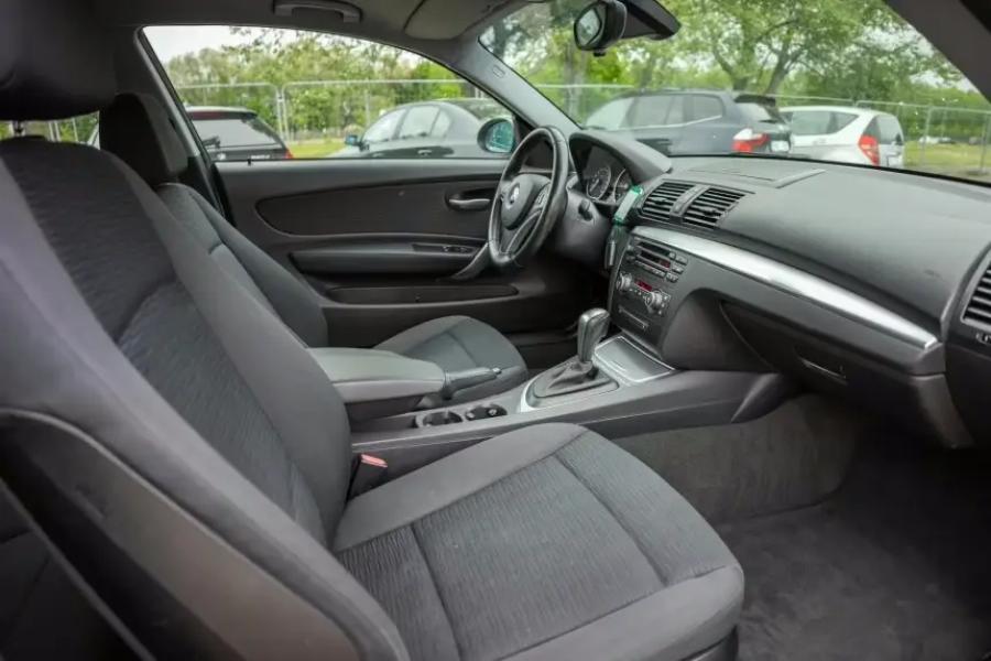 Pelēks BMW 118 2007 Liepāja, ar dzinēja tilpumu 2.00 L un nobraukumu 171 tūkst. km par 5850 €, foto 13 vietnē AUTOMOTO.COM.LV