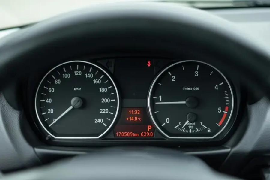 Pelēks BMW 118 2007 Liepāja, ar dzinēja tilpumu 2.00 L un nobraukumu 171 tūkst. km par 5850 €, foto 14 vietnē AUTOMOTO.COM.LV