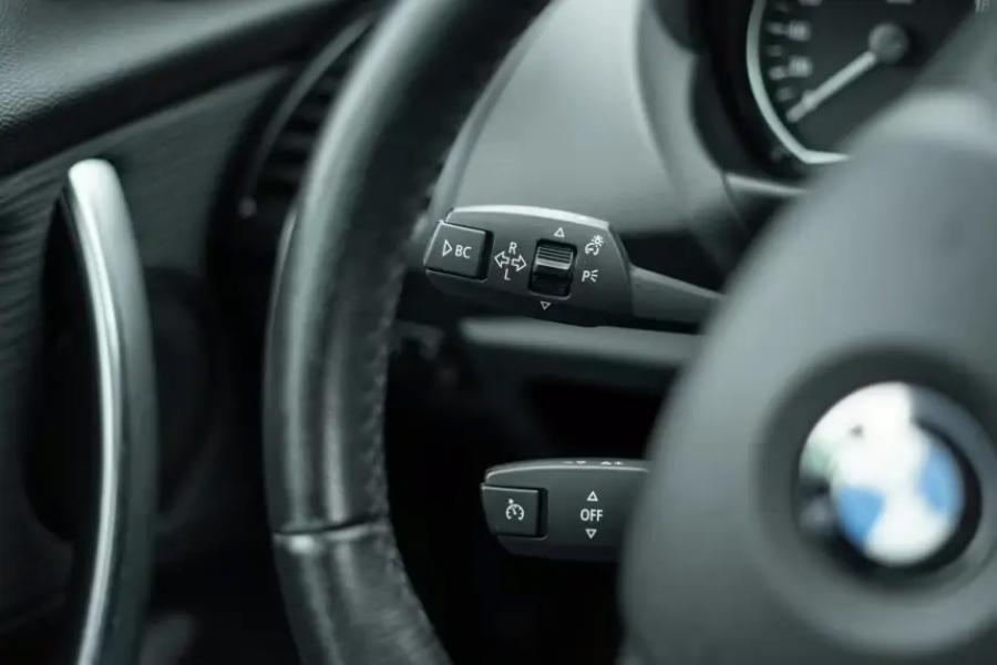 Pelēks BMW 118 2007 Liepāja, ar dzinēja tilpumu 2.00 L un nobraukumu 171 tūkst. km par 5850 €, foto 16 vietnē AUTOMOTO.COM.LV