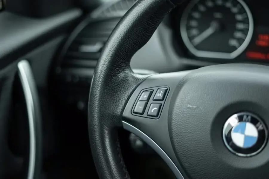 Pelēks BMW 118 2007 Liepāja, ar dzinēja tilpumu 2.00 L un nobraukumu 171 tūkst. km par 5850 €, foto 19 vietnē AUTOMOTO.COM.LV