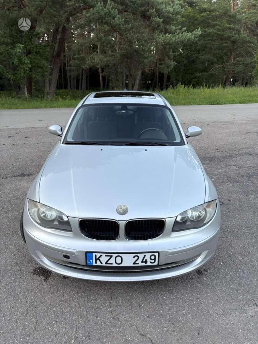 Grey BMW 118 2007 in Kaunas, with an engine capacity of 2.00 L and mileage of 246 thousand km for 2700 €, photo 3 on AUTOMOTO.COM.LV