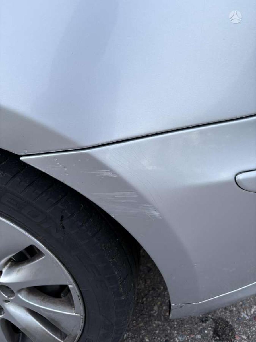 Grey BMW 118 2007 in Kaunas, with an engine capacity of 2.00 L and mileage of 246 thousand km for 2700 €, photo 17 on AUTOMOTO.COM.LV