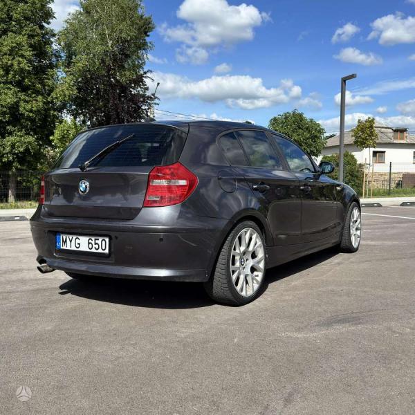 Pelēks BMW 118 2007 Šauļi, ar dzinēja tilpumu 2.00 L un nobraukumu 410 tūkst. km par 3600 €, foto 3 vietnē AUTOMOTO.COM.LV