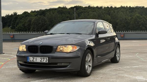 Grey BMW 118 2008 in Vilnius, with an engine capacity of 2.00 L and mileage of 440 thousand km for 2500 €, photo 1 on AUTOMOTO.COM.LV