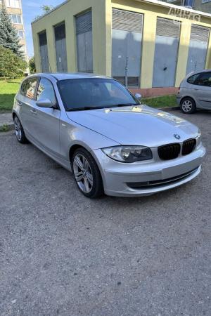 Grey BMW 118 2008 in Vilnius, with an engine capacity of 2.00 L and mileage of 249 thousand km for 3300 €, photo 2 on AUTOMOTO.COM.LV
