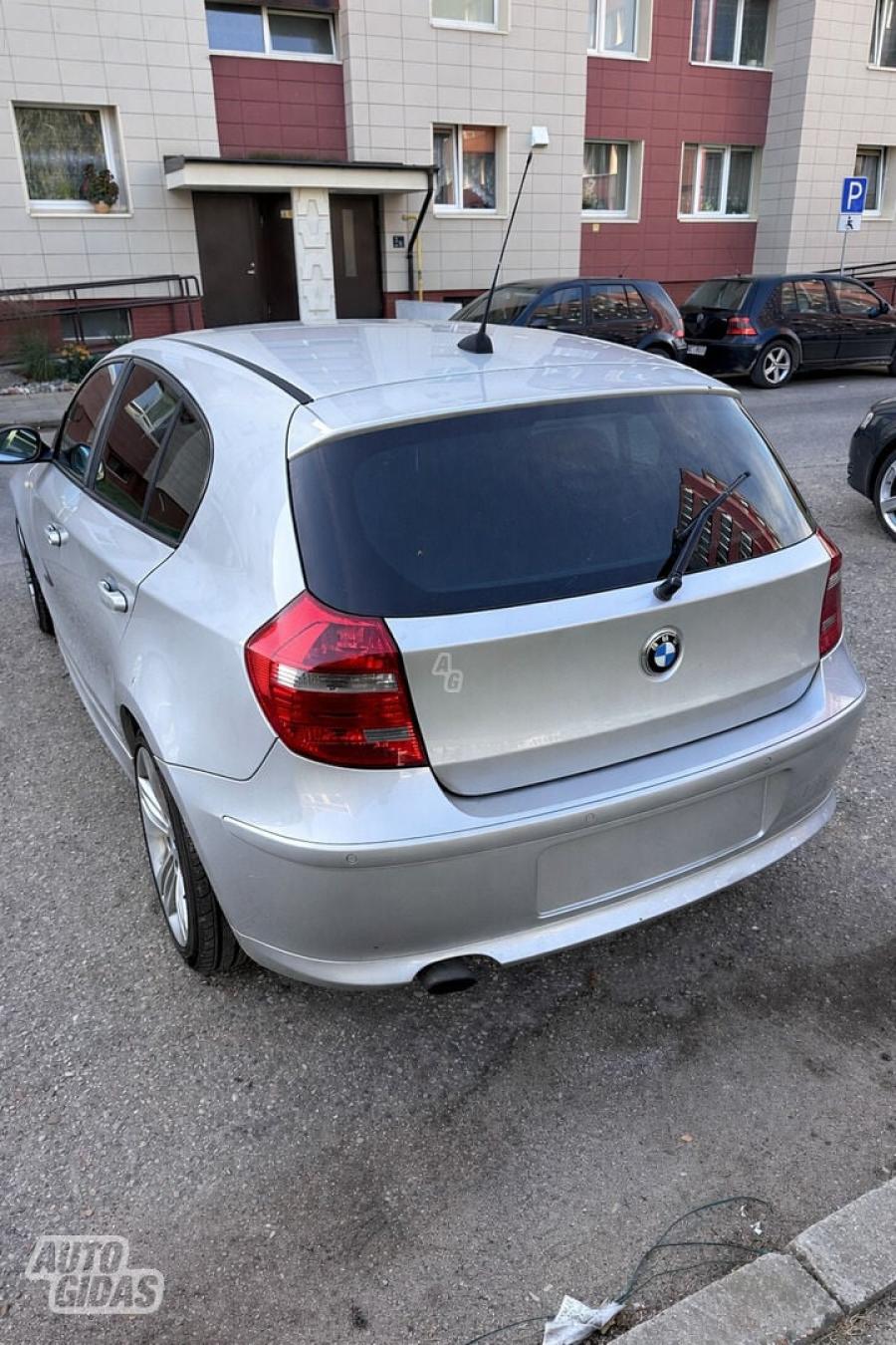 Grey BMW 118 2008 in Vilnius, with an engine capacity of 2.00 L and mileage of 249 thousand km for 3300 €, photo 3 on AUTOMOTO.COM.LV