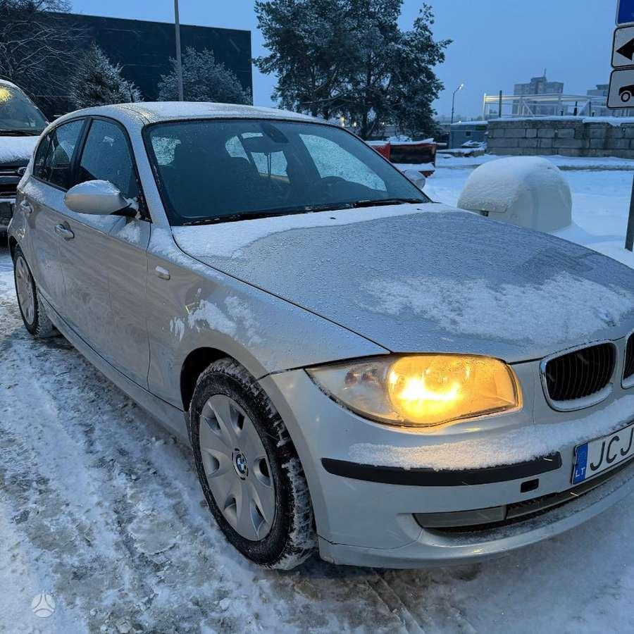 Grey BMW 118 2008 in Kaunas, with an engine capacity of 2.00 L and mileage of 252 thousand km for 3000 €, photo 9 on AUTOMOTO.COM.LV