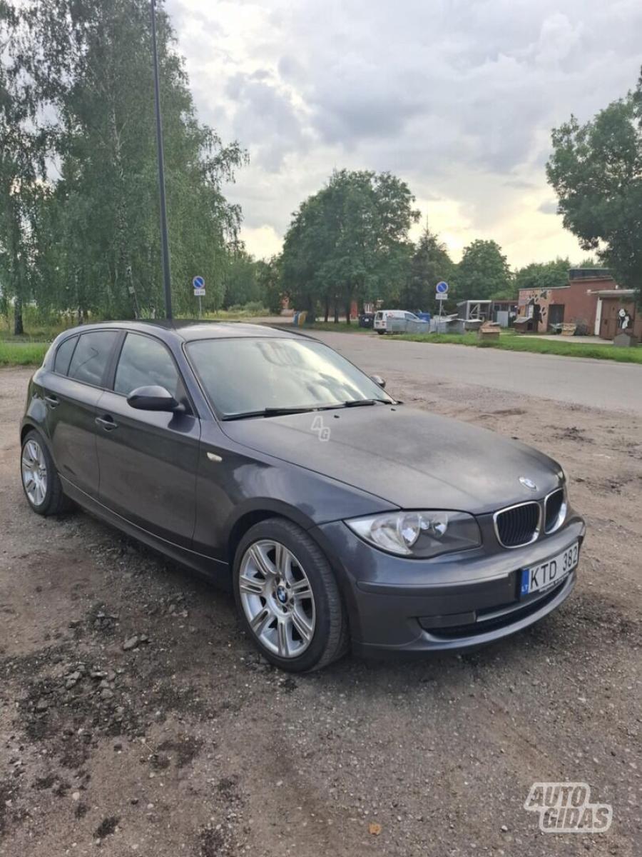 Grey BMW 118 2008 in Alytus, with an engine capacity of 2.00 L and mileage of 321 thousand km for 3000 €, photo 1 on AUTOMOTO.COM.LV