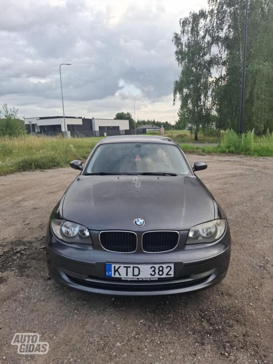 Grey BMW 118 2008 in Alytus, with an engine capacity of 2.00 L and mileage of 321 thousand km for 3000 €, photo 5 on AUTOMOTO.COM.LV