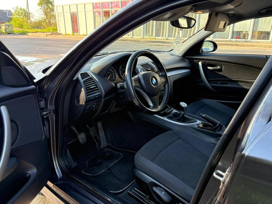 Grey BMW 118 2008 in Marijampole, with an engine capacity of 2.00 L and mileage of 273 thousand km for 2999 €, photo 10 on AUTOMOTO.COM.LV