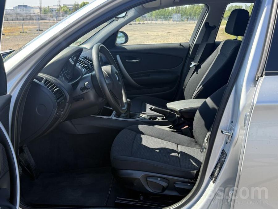 Grey BMW 118 2008 in Liepaja, with an engine capacity of 2.00 L and mileage of 283 thousand km for 3800 €, photo 15 on AUTOMOTO.COM.LV