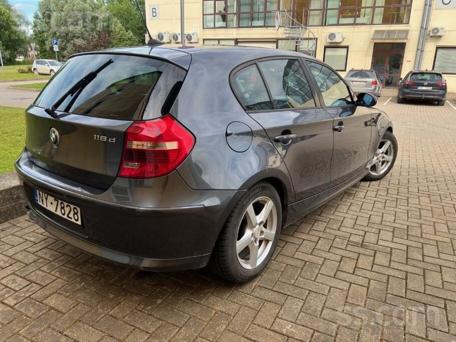 Grey BMW 118 2008 in Cesis, with an engine capacity of 2.00 L and mileage of 268 thousand km for 4290 €, photo 4 on AUTOMOTO.COM.LV