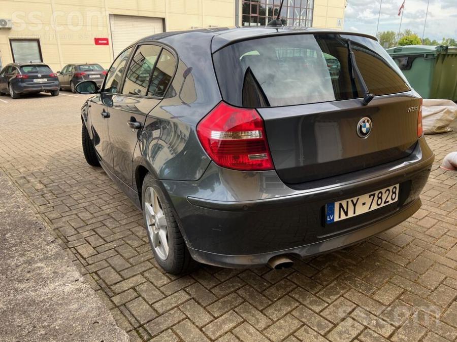 Grey BMW 118 2008 in Cesis, with an engine capacity of 2.00 L and mileage of 268 thousand km for 4290 €, photo 5 on AUTOMOTO.COM.LV