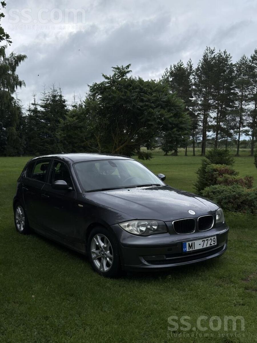 Grey BMW 118 2008 in Jelgava, with an engine capacity of 2.00 L and mileage of 300 thousand km for 3500 €, photo 1 on AUTOMOTO.COM.LV