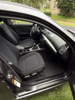 Grey BMW 118 2008 in Jelgava, with an engine capacity of 2.00 L and mileage of 300 thousand km for 3500 €, photo 3 on AUTOMOTO.COM.LV