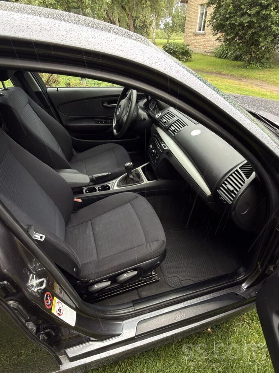 Grey BMW 118 2008 in Jelgava, with an engine capacity of 2.00 L and mileage of 300 thousand km for 3500 €, photo 3 on AUTOMOTO.COM.LV