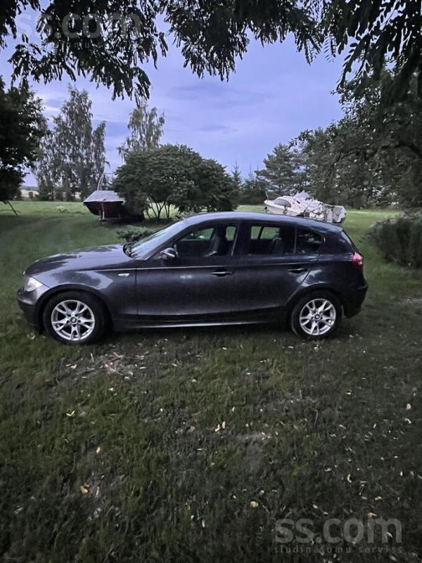 Grey BMW 118 2008 in Jelgava, with an engine capacity of 2.00 L and mileage of 300 thousand km for 3500 €, photo 3 on AUTOMOTO.COM.LV