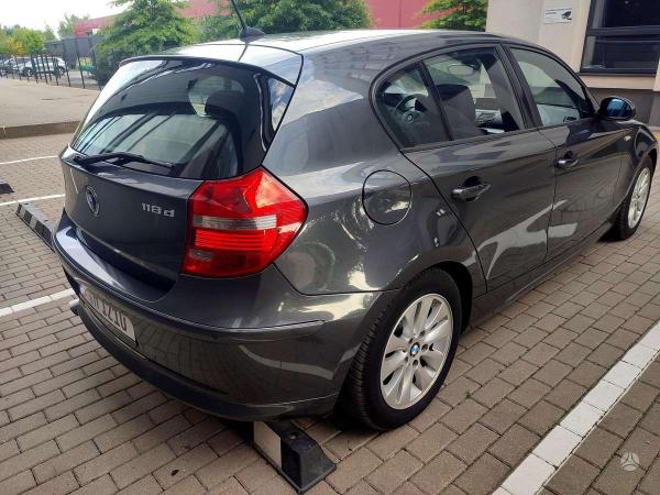 Pelēks BMW 118 2008 Kauņa, ar dzinēja tilpumu 2.00 L un nobraukumu 284 tūkst. km par 3950 €, foto 3 vietnē AUTOMOTO.COM.LV