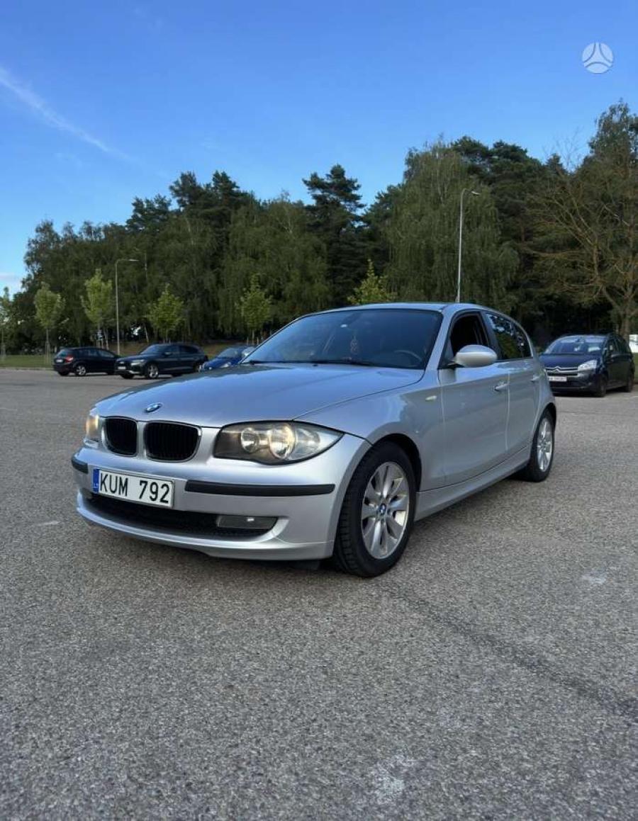 Grey BMW 118 2008 in Vilnius, with an engine capacity of 2.00 L and mileage of 260 thousand km for 2600 €, photo 1 on AUTOMOTO.COM.LV