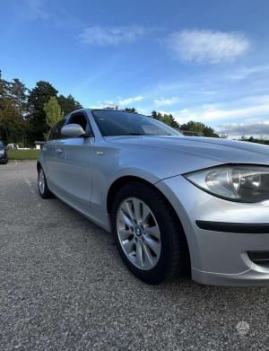 Grey BMW 118 2008 in Vilnius, with an engine capacity of 2.00 L and mileage of 260 thousand km for 2600 €, photo 8 on AUTOMOTO.COM.LV