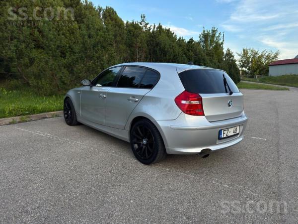 Grey BMW 118 2008 in Talsi, with an engine capacity of 2.00 L and mileage of 266 thousand km for 3200 €, photo 5 on AUTOMOTO.COM.LV