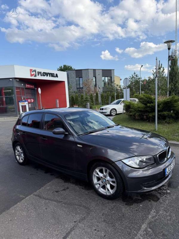БМВ 118 2008 в Вильнюс на AUTOMOTO.COM.LV Серый БМВ 118 2008 в Вильнюс, объемом двигателя 0.00 л и пробегом 244 тыс. км за 2750 €, фото 3 на AUTOMOTO.COM.LV